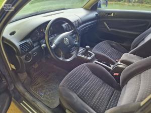 Blue Volkswagen Passat 2003 in Ukmerge, with an engine capacity of 1.90 L and mileage of 360 thousand km for 470 €, photo 8 on AUTOMOTO.COM.LV