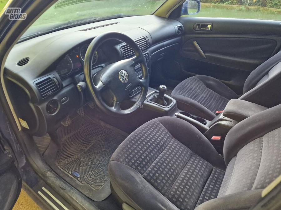 Blue Volkswagen Passat 2003 in Ukmerge, with an engine capacity of 1.90 L and mileage of 360 thousand km for 470 €, photo 8 on AUTOMOTO.COM.LV