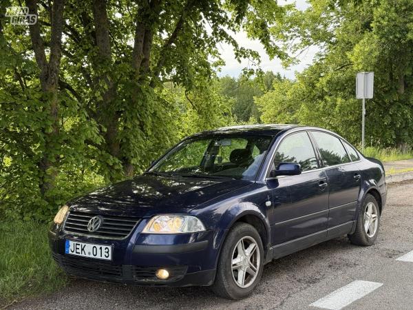 Blue Volkswagen Passat 2003 in Radviliskis, with an engine capacity of 1.90 L and mileage of 319 thousand km for 990 €, photo 1 on AUTOMOTO.COM.LV
