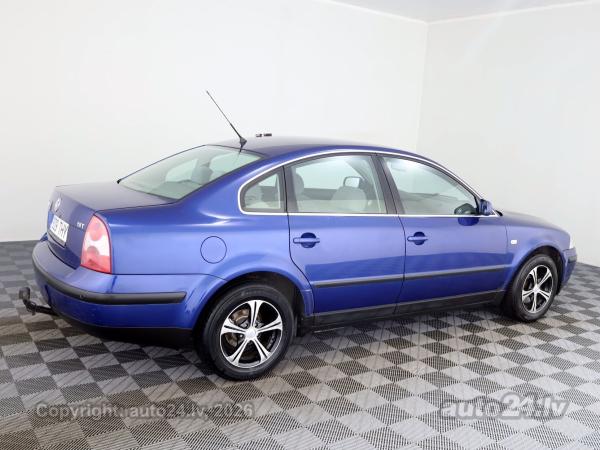 Blue Volkswagen Passat 2003 in Tallinn, with an engine capacity of 1.80 L and mileage of 322 thousand km for 999 €, photo 3 on AUTOMOTO.COM.LV