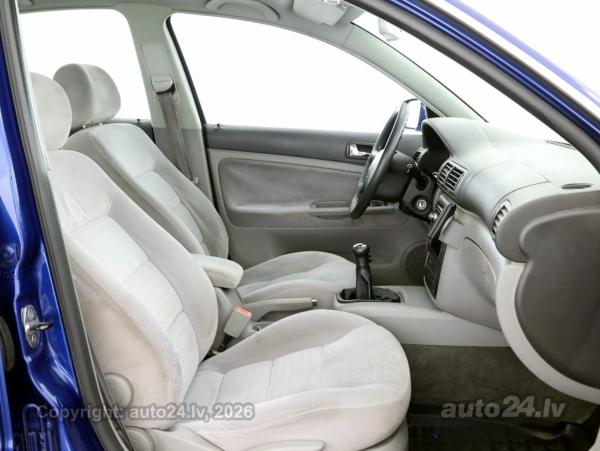 Blue Volkswagen Passat 2003 in Tallinn, with an engine capacity of 1.80 L and mileage of 322 thousand km for 999 €, photo 6 on AUTOMOTO.COM.LV
