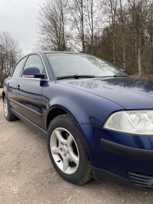 Zils Volkswagen Passat 2004 Kauņa, ar dzinēja tilpumu 1.90 L un nobraukumu 320 tūkst. km par 1300 €, foto 4 vietnē AUTOMOTO.COM.LV