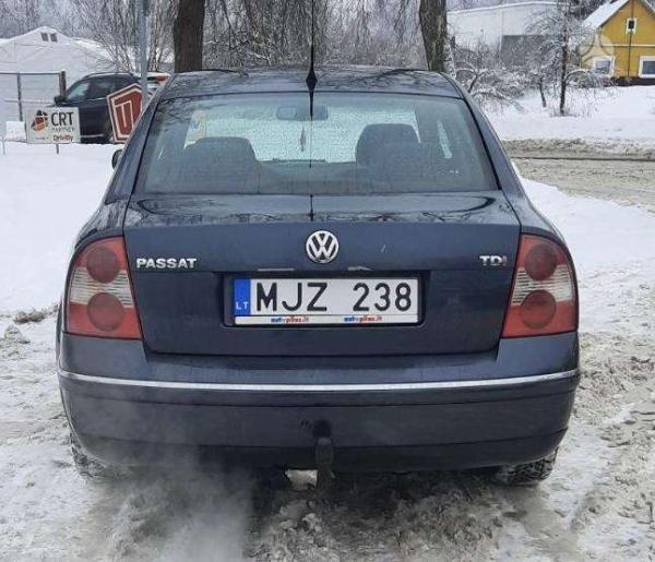 Zils Volkswagen Passat 2004 Viļņa, ar dzinēja tilpumu 1.90 L un nobraukumu 322 tūkst. km par 1350 €, foto 4 vietnē AUTOMOTO.COM.LV