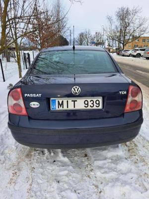 Blue Volkswagen Passat 2004 in Joniskis, with an engine capacity of 1.90 L and mileage of 327 thousand km for 800 €, photo  on AUTOMOTO.COM.LV