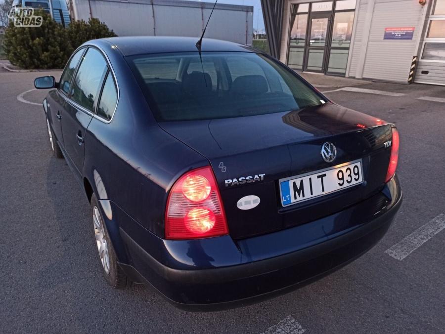 Blue Volkswagen Passat 2004 in Vilnius, with an engine capacity of 1.90 L and mileage of 333 thousand km for 1400 €, photo 4 on AUTOMOTO.COM.LV