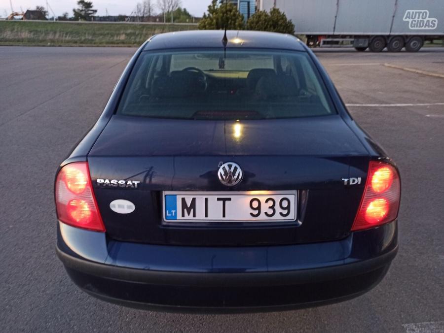 Blue Volkswagen Passat 2004 in Vilnius, with an engine capacity of 1.90 L and mileage of 333 thousand km for 1400 €, photo 5 on AUTOMOTO.COM.LV