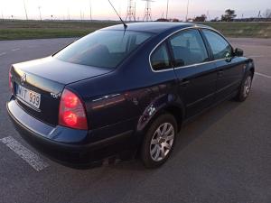 Blue Volkswagen Passat 2004 in Vilnius, with an engine capacity of 1.90 L and mileage of 333 thousand km for 1400 €, photo 6 on AUTOMOTO.COM.LV