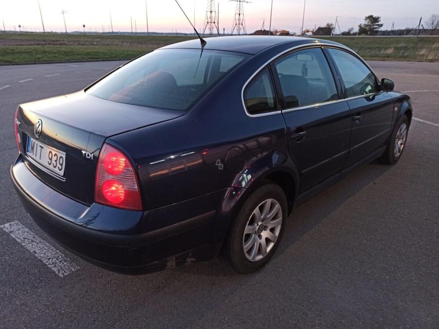 Blue Volkswagen Passat 2004 in Vilnius, with an engine capacity of 1.90 L and mileage of 333 thousand km for 1400 €, photo 6 on AUTOMOTO.COM.LV