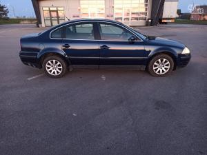 Blue Volkswagen Passat 2004 in Vilnius, with an engine capacity of 1.90 L and mileage of 333 thousand km for 1400 €, photo 8 on AUTOMOTO.COM.LV