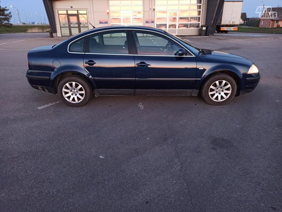 Blue Volkswagen Passat 2004 in Vilnius, with an engine capacity of 1.90 L and mileage of 333 thousand km for 1400 €, photo 8 on AUTOMOTO.COM.LV