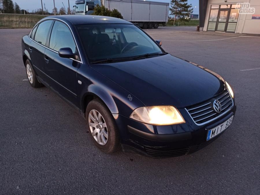 Blue Volkswagen Passat 2004 in Vilnius, with an engine capacity of 1.90 L and mileage of 333 thousand km for 1400 €, photo 9 on AUTOMOTO.COM.LV