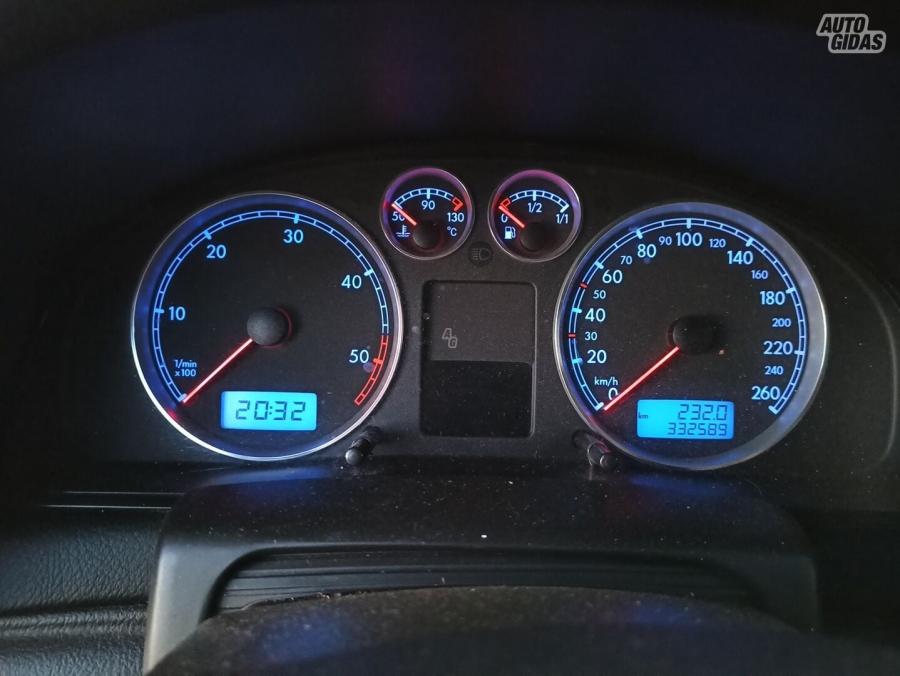 Blue Volkswagen Passat 2004 in Vilnius, with an engine capacity of 1.90 L and mileage of 333 thousand km for 1400 €, photo 16 on AUTOMOTO.COM.LV