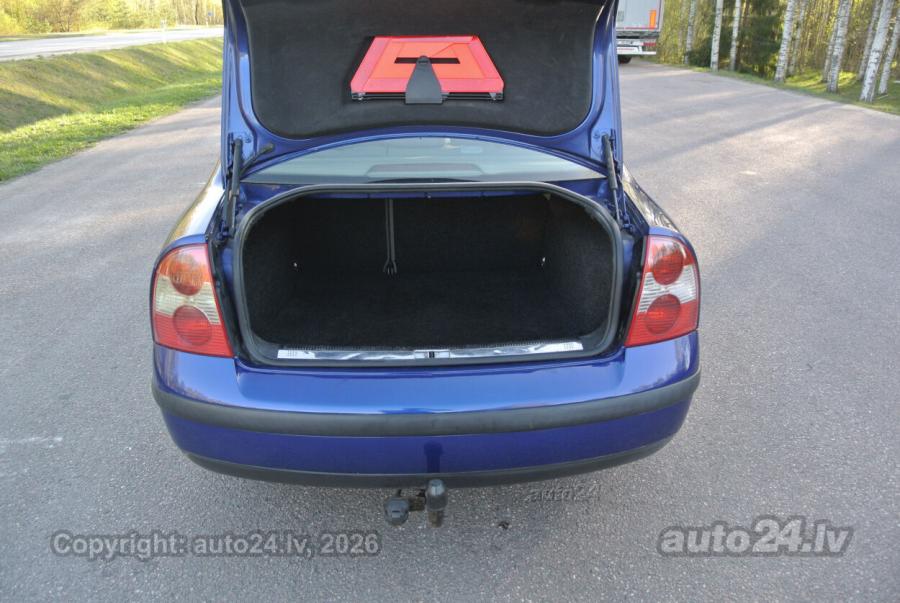 Blue Volkswagen Passat 2004 in Tallinn, with an engine capacity of 1.90 L and mileage of 290 thousand km for 3300 €, photo 10 on AUTOMOTO.COM.LV