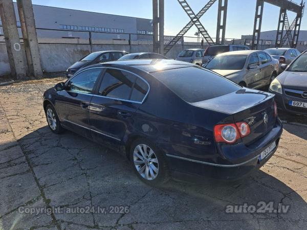 Zils Volkswagen Passat 2005 Tallina, ar dzinēja tilpumu 1.60 L un nobraukumu 321 tūkst. km par 899 €, foto 4 vietnē AUTOMOTO.COM.LV