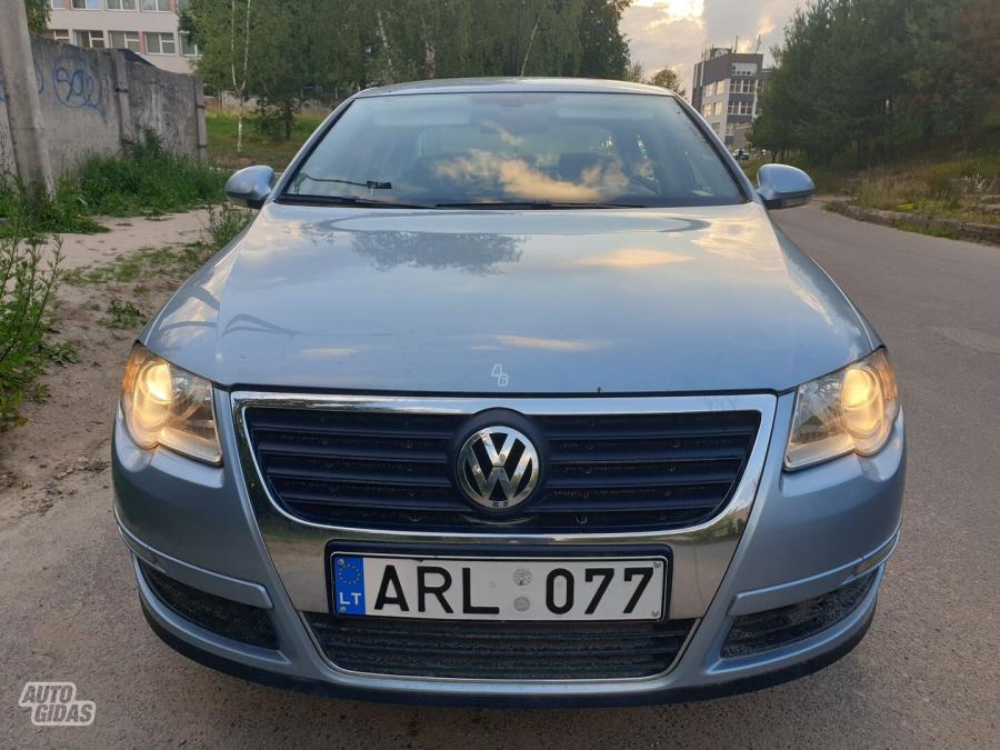 Blue Volkswagen Passat 2005 in Vilnius, with an engine capacity of 2.00 L and mileage of 241 thousand km for 1444 €, photo 1 on AUTOMOTO.COM.LV