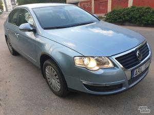 Blue Volkswagen Passat 2005 in Vilnius, with an engine capacity of 2.00 L and mileage of 241 thousand km for 1444 €, photo 4 on AUTOMOTO.COM.LV