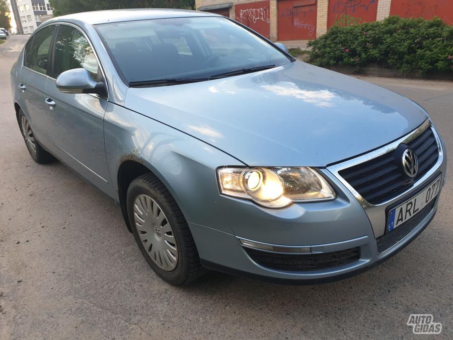 Blue Volkswagen Passat 2005 in Vilnius, with an engine capacity of 2.00 L and mileage of 241 thousand km for 1444 €, photo 4 on AUTOMOTO.COM.LV