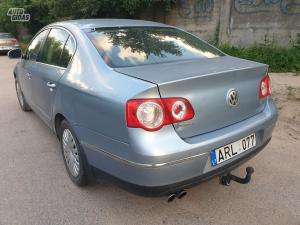 Blue Volkswagen Passat 2005 in Vilnius, with an engine capacity of 2.00 L and mileage of 241 thousand km for 1444 €, photo 5 on AUTOMOTO.COM.LV