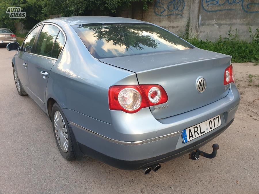 Blue Volkswagen Passat 2005 in Vilnius, with an engine capacity of 2.00 L and mileage of 241 thousand km for 1444 €, photo 5 on AUTOMOTO.COM.LV