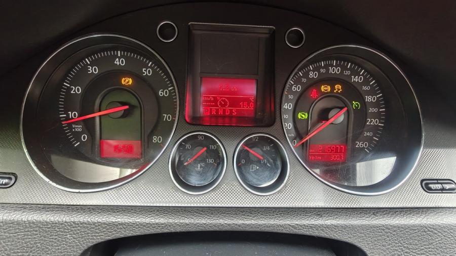 Zils Volkswagen Passat 2005 Jegeva, ar dzinēja tilpumu 2.00 L un nobraukumu 217 tūkst. km par 700 €, foto 25 vietnē AUTOMOTO.COM.LV