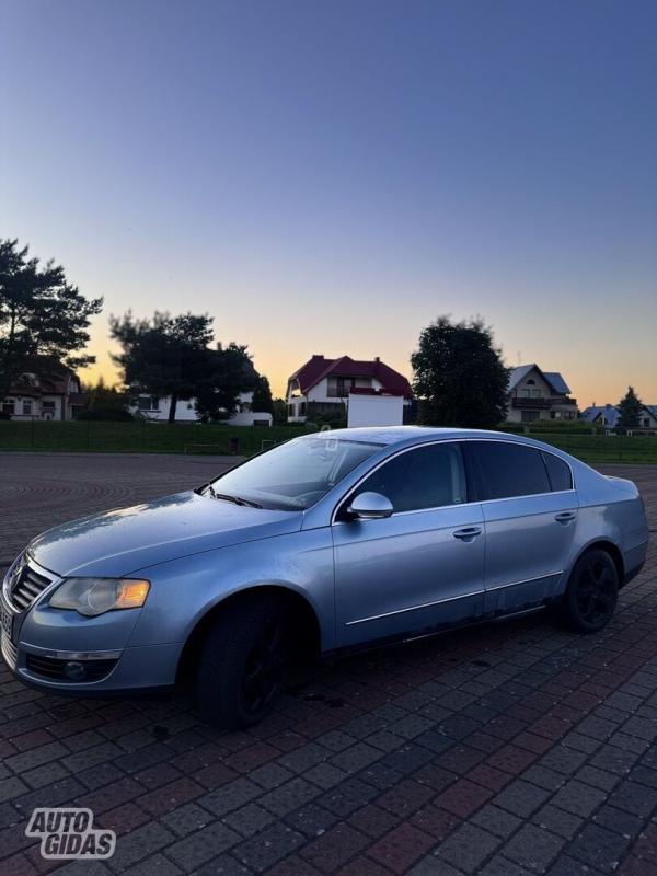 Blue Volkswagen Passat 2005 in Silute, with an engine capacity of 1.90 L and mileage of 252 thousand km for 2200 €, photo 7 on AUTOMOTO.COM.LV