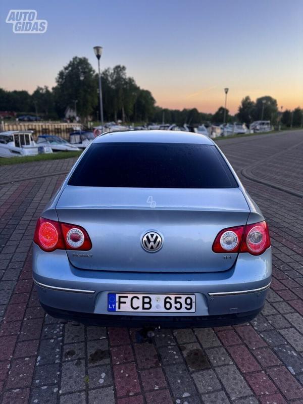 Blue Volkswagen Passat 2005 in Silute, with an engine capacity of 1.90 L and mileage of 252 thousand km for 2200 €, photo 8 on AUTOMOTO.COM.LV