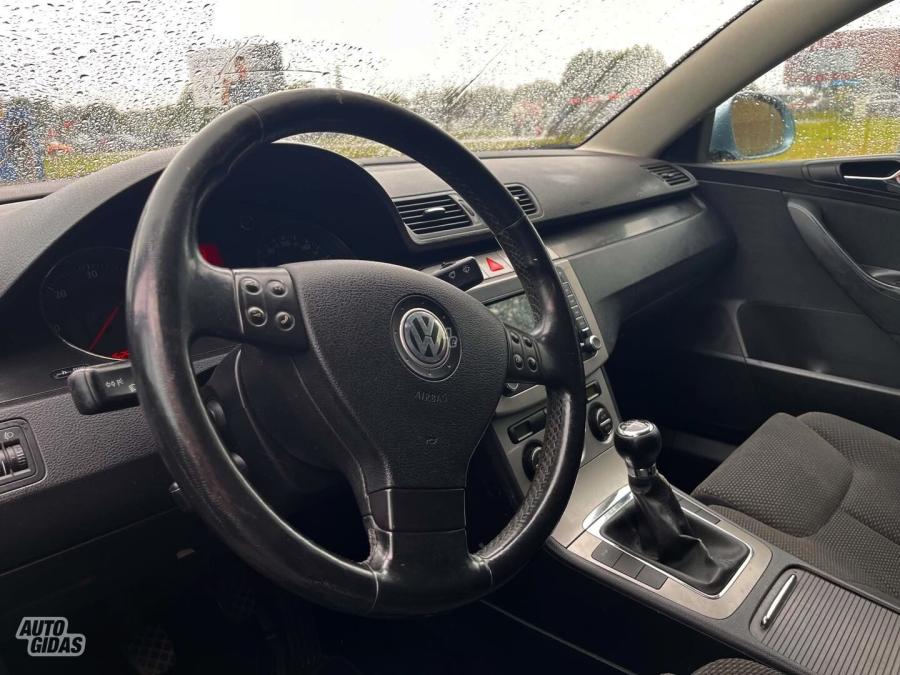 Blue Volkswagen Passat 2005 in Silute, with an engine capacity of 1.90 L and mileage of 252 thousand km for 2200 €, photo 13 on AUTOMOTO.COM.LV