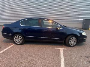 Blue Volkswagen Passat 2005 in Vilnius, with an engine capacity of 1.98 L and mileage of 344 thousand km for 800 €, photo  on AUTOMOTO.COM.LV