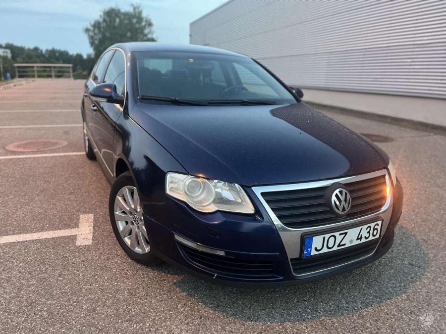 Blue Volkswagen Passat 2005 in Vilnius, with an engine capacity of 1.98 L and mileage of 344 thousand km for 800 €, photo 3 on AUTOMOTO.COM.LV