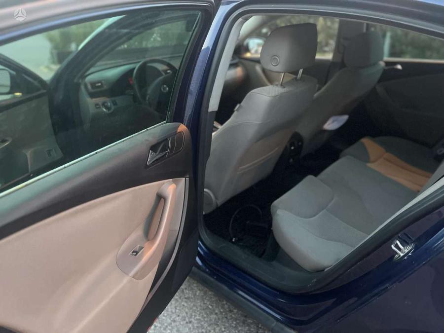 Blue Volkswagen Passat 2005 in Vilnius, with an engine capacity of 1.98 L and mileage of 344 thousand km for 800 €, photo 8 on AUTOMOTO.COM.LV