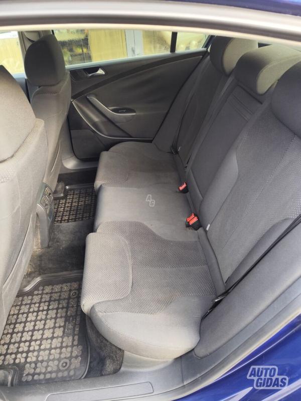 Zils Volkswagen Passat 2005 Telšiai, ar dzinēja tilpumu 2.00 L un nobraukumu 153 tūkst. km par 1750 €, foto 9 vietnē AUTOMOTO.COM.LV
