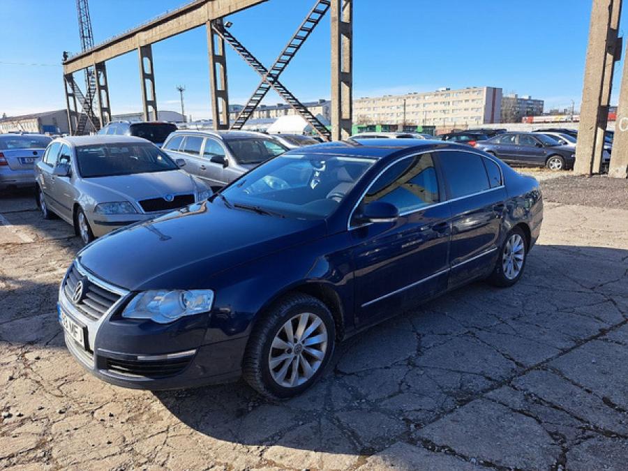 Blue Volkswagen Passat 2005 in Tallinn, with an engine capacity of 1.60 L and mileage of 321 thousand km for 499 €, photo 3 on AUTOMOTO.COM.LV