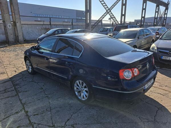 Zils Volkswagen Passat 2005 Tallina, ar dzinēja tilpumu 1.60 L un nobraukumu 321 tūkst. km par 499 €, foto 4 vietnē AUTOMOTO.COM.LV