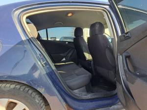 Blue Volkswagen Passat 2005 in Tallinn, with an engine capacity of 1.60 L and mileage of 321 thousand km for 499 €, photo 8 on AUTOMOTO.COM.LV