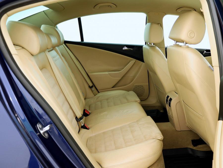 Zils Volkswagen Passat 2005 Tallina, ar dzinēja tilpumu 2.00 L un nobraukumu 266 tūkst. km par 999 €, foto 8 vietnē AUTOMOTO.COM.LV