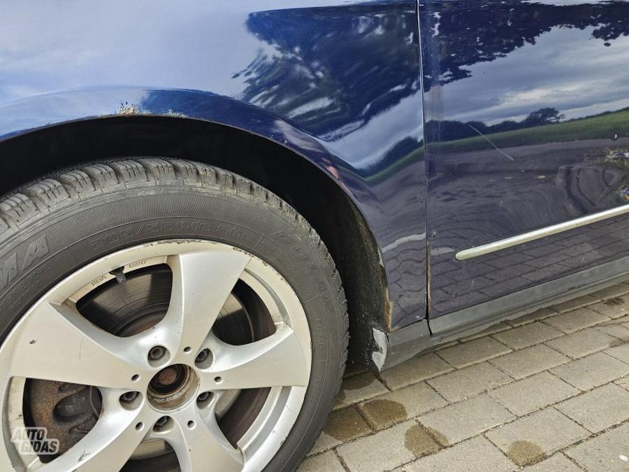 Zils Volkswagen Passat 2006 Viļņa, ar dzinēja tilpumu 2.00 L un nobraukumu 237 tūkst. km par 2000 €, foto 11 vietnē AUTOMOTO.COM.LV