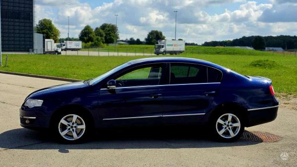 Blue Volkswagen Passat 2006 in Siauliai, with an engine capacity of 1.90 L and mileage of 257 thousand km for 1900 €, photo 2 on AUTOMOTO.COM.LV