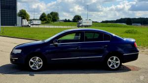 Blue Volkswagen Passat 2006 in Siauliai, with an engine capacity of 1.90 L and mileage of 257 thousand km for 1900 €, photo 3 on AUTOMOTO.COM.LV