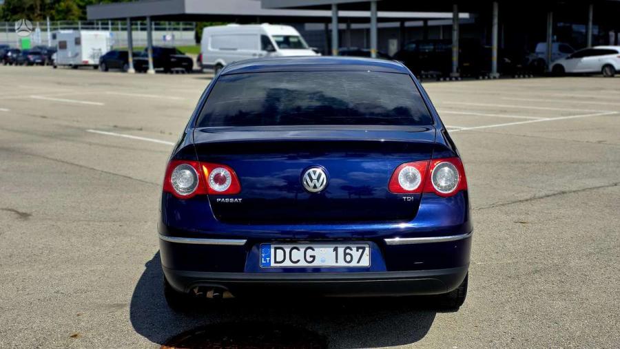 Blue Volkswagen Passat 2006 in Siauliai, with an engine capacity of 1.90 L and mileage of 257 thousand km for 1900 €, photo 5 on AUTOMOTO.COM.LV