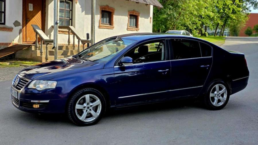 Blue Volkswagen Passat 2006 in Siauliai, with an engine capacity of 1.90 L and mileage of 257 thousand km for 1900 €, photo 17 on AUTOMOTO.COM.LV