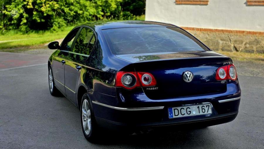 Blue Volkswagen Passat 2006 in Siauliai, with an engine capacity of 1.90 L and mileage of 257 thousand km for 1900 €, photo 20 on AUTOMOTO.COM.LV