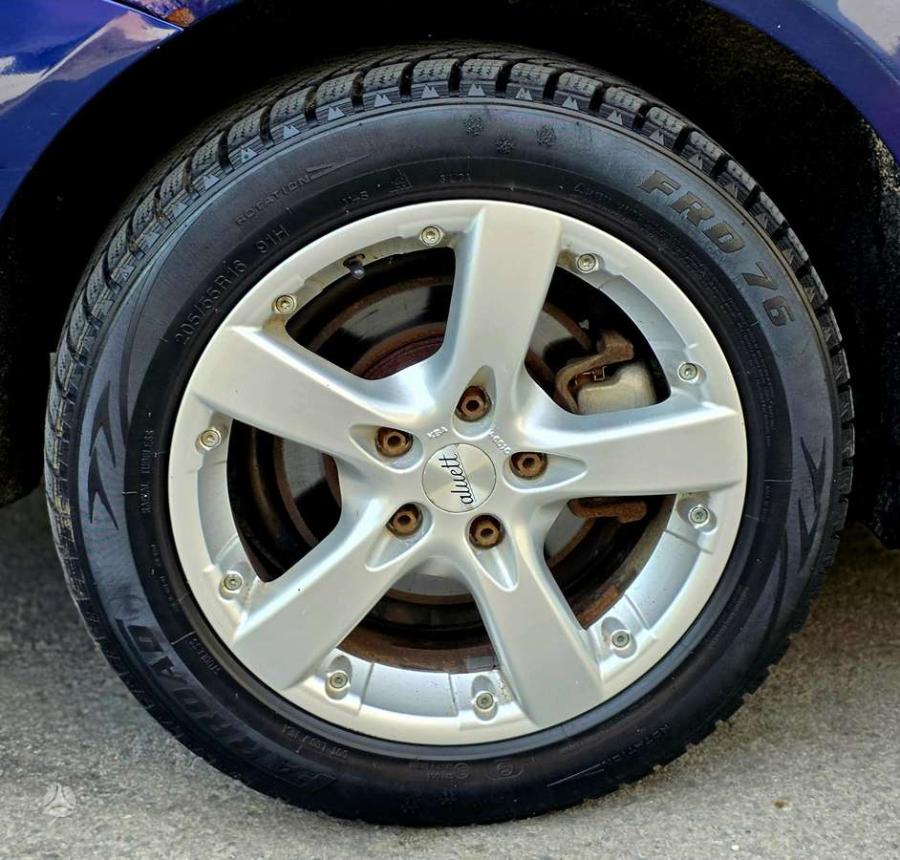 Blue Volkswagen Passat 2006 in Siauliai, with an engine capacity of 1.90 L and mileage of 257 thousand km for 1900 €, photo 30 on AUTOMOTO.COM.LV