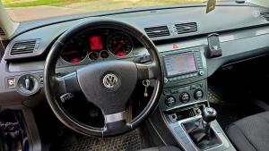 Blue Volkswagen Passat 2006 in Siauliai, with an engine capacity of 1.90 L and mileage of 257 thousand km for 1900 €, photo 34 on AUTOMOTO.COM.LV