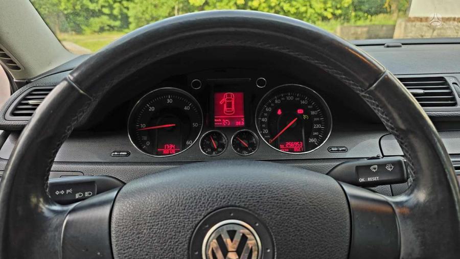 Blue Volkswagen Passat 2006 in Siauliai, with an engine capacity of 1.90 L and mileage of 257 thousand km for 1900 €, photo 35 on AUTOMOTO.COM.LV