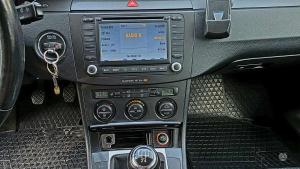 Blue Volkswagen Passat 2006 in Siauliai, with an engine capacity of 1.90 L and mileage of 257 thousand km for 1900 €, photo 38 on AUTOMOTO.COM.LV