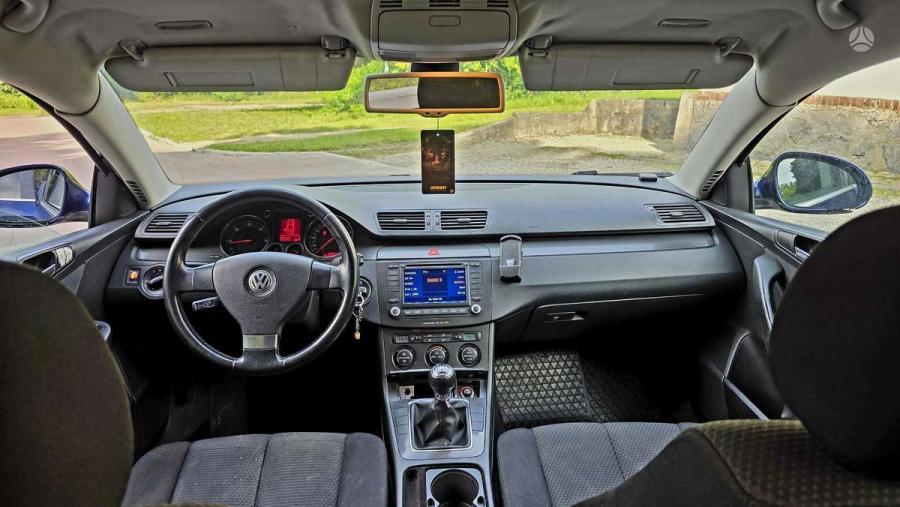 Blue Volkswagen Passat 2006 in Siauliai, with an engine capacity of 1.90 L and mileage of 257 thousand km for 1900 €, photo 43 on AUTOMOTO.COM.LV