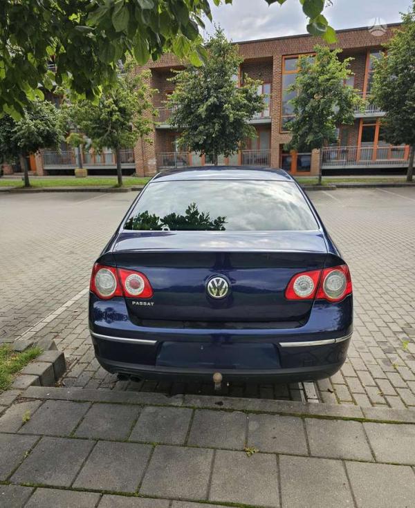 Volkswagen Passat 2006 in Vilnius on AUTOMOTO.COM.LV Blue Volkswagen Passat 2006 in Vilnius, with an engine capacity of 1.98 L and mileage of 237 thousand km for 1599 €, photo 6 on AUTOMOTO.COM.LV