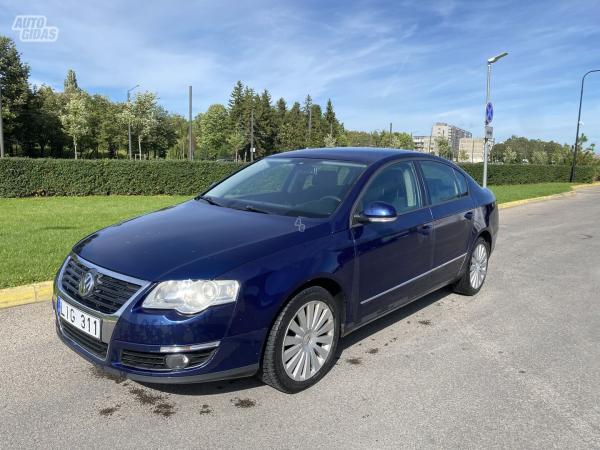 Blue Volkswagen Passat 2006 in Kaunas, with an engine capacity of 1.90 L and mileage of 354 thousand km for 2000 €, photo 1 on AUTOMOTO.COM.LV