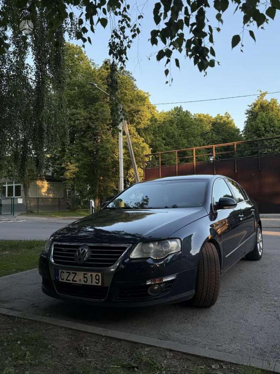 Blue Volkswagen Passat 2007 in Vilnius, with an engine capacity of 1.97 L and mileage of 286 thousand km for 2550 €, photo 1 on AUTOMOTO.COM.LV