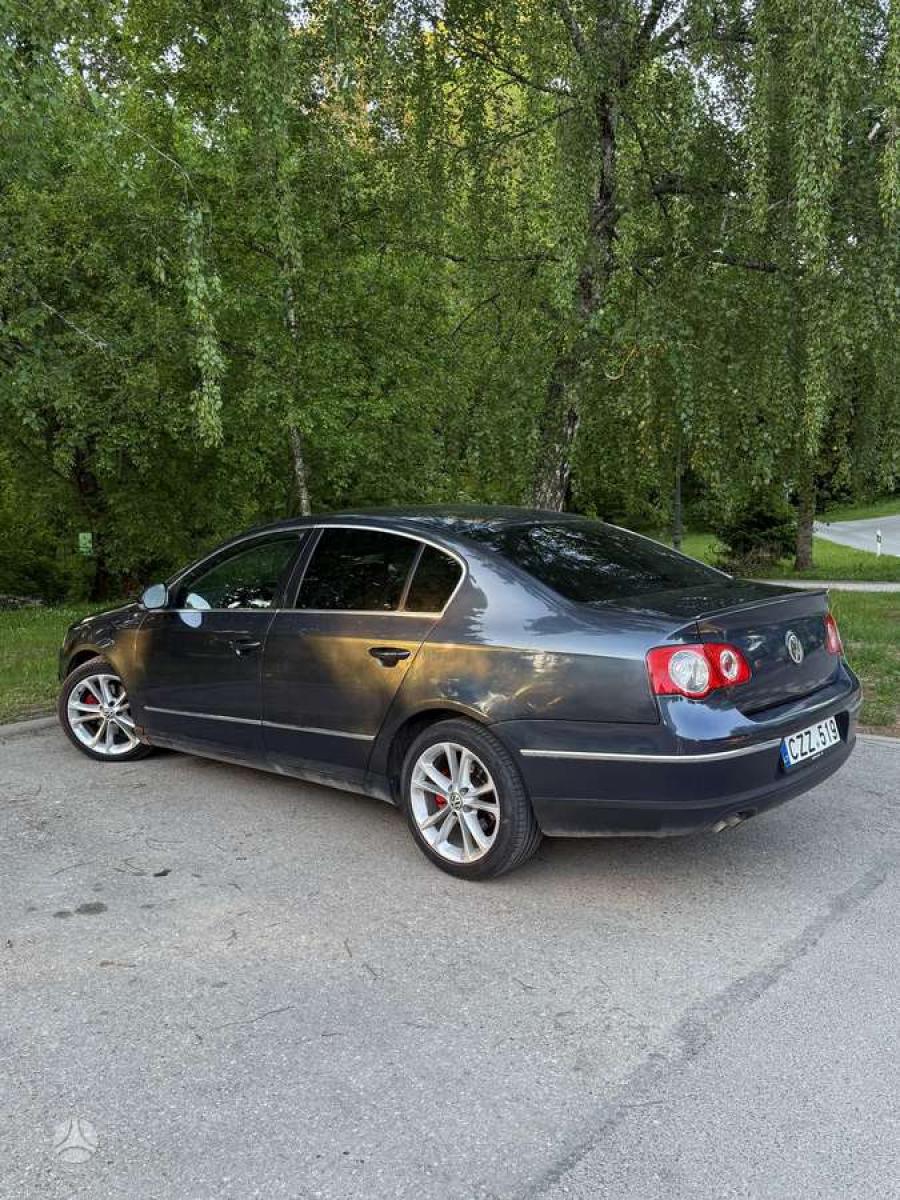 Blue Volkswagen Passat 2007 in Vilnius, with an engine capacity of 1.97 L and mileage of 286 thousand km for 2550 €, photo 4 on AUTOMOTO.COM.LV